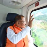 मुख्यमंत्री विष्णु देव साय ने भोरमदेव में कावड़ियों पर की पुष्प वर्षा ...